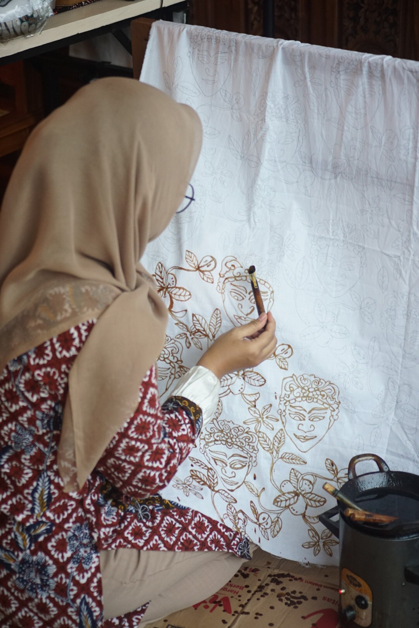 malang-post.com - Hari Batik Nasional, Perajin Batik Unjuk Aksi di ...