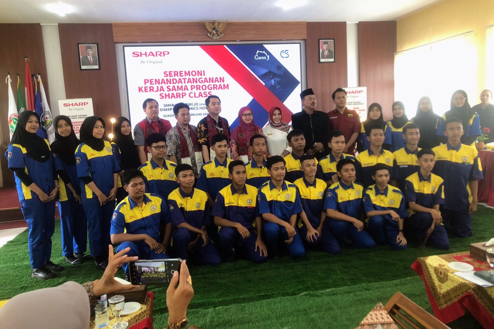 malang-post.com - PT Sharp Electronics Indonesia Latih 25 Siswa SMKN 1 ...