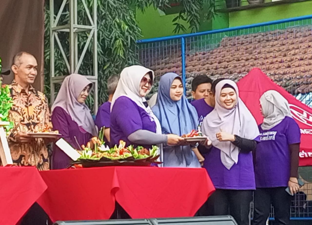 Malang Dua Siswinya Juara Lks Jatim Jadi Kado Hut Ke 47 Smkn 3 Malang