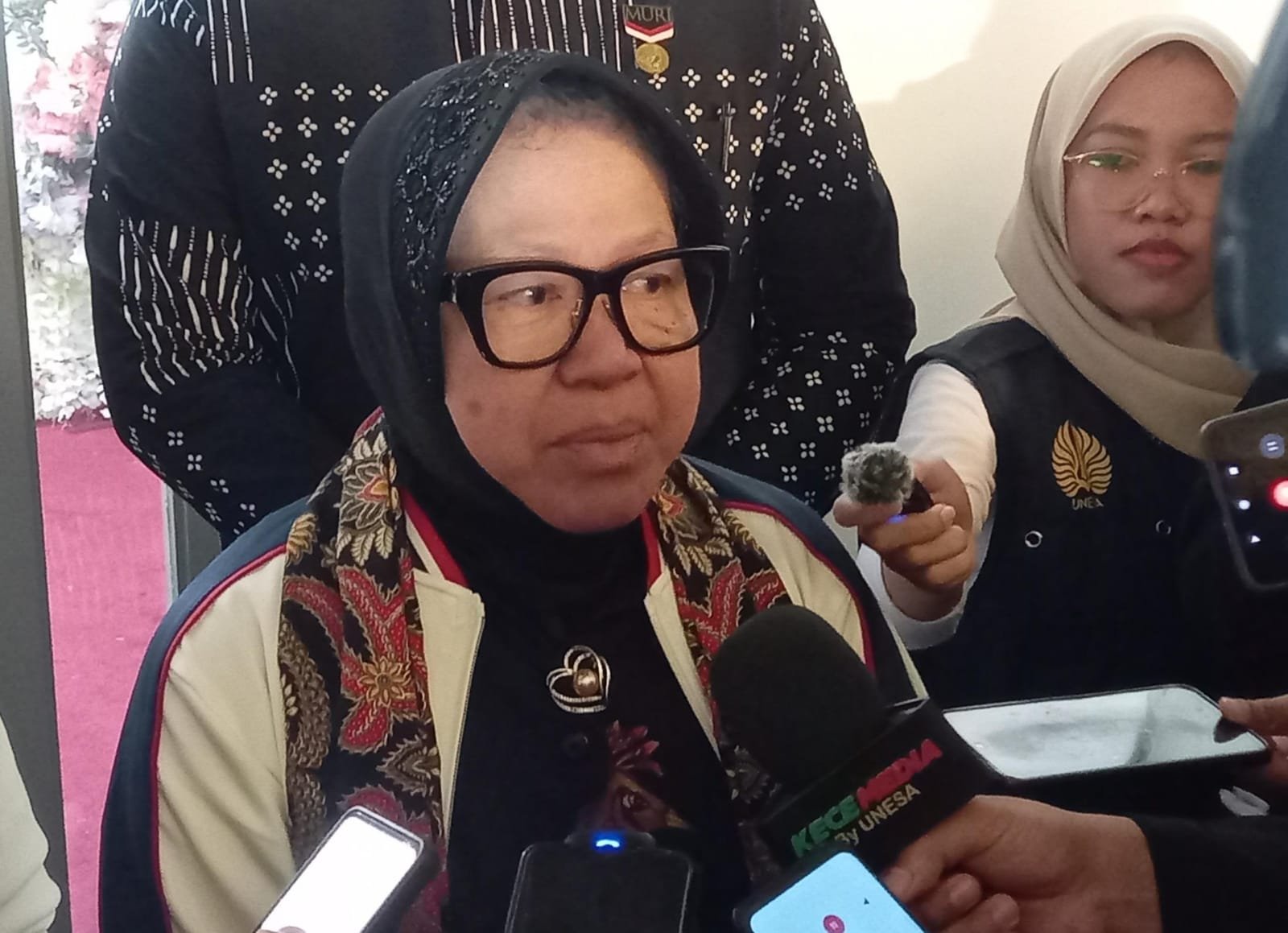 malang-post.com - Mensos Risma Tanggapi Isu Pencalonan Pilgub Jatim 2024
