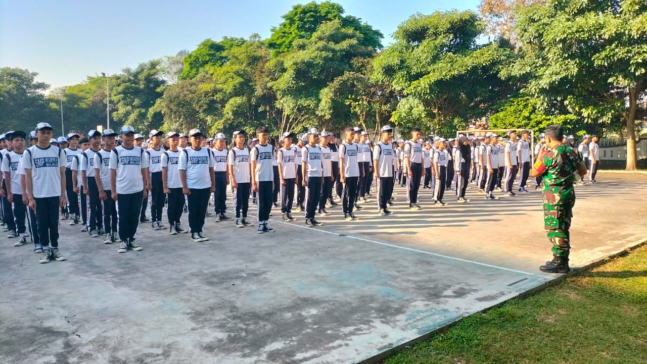malang-post.com - Latihan PBB, Babinsa Tanamkan Kedisiplinan pada Siswa ... malang-post.com - Latihan PBB, Babinsa Tanamkan Kedisiplinan pada Siswa ...