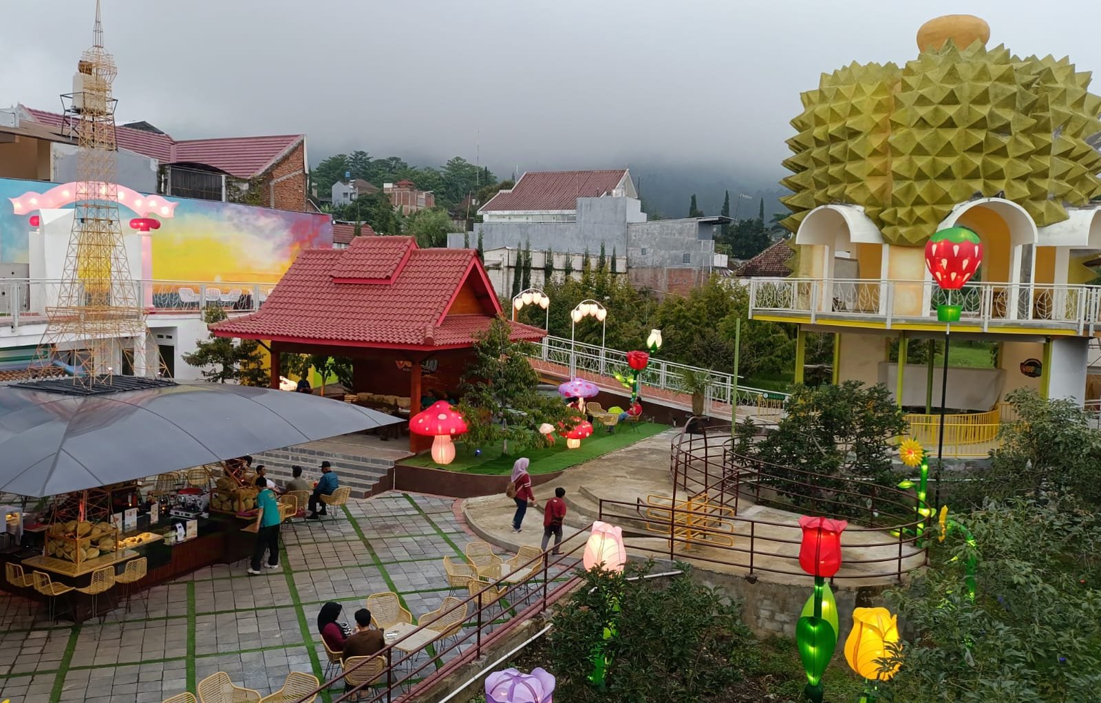 malang-post.com - Dufan Tawarkan Suasana Baru Makan Durian di Tengah ...