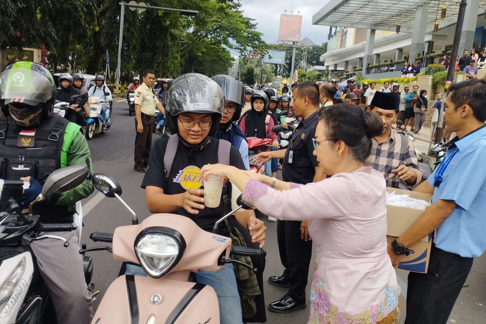 malang-post.com - Matos Penuhi Ramadan dengan Berbagi Kebahagiaan