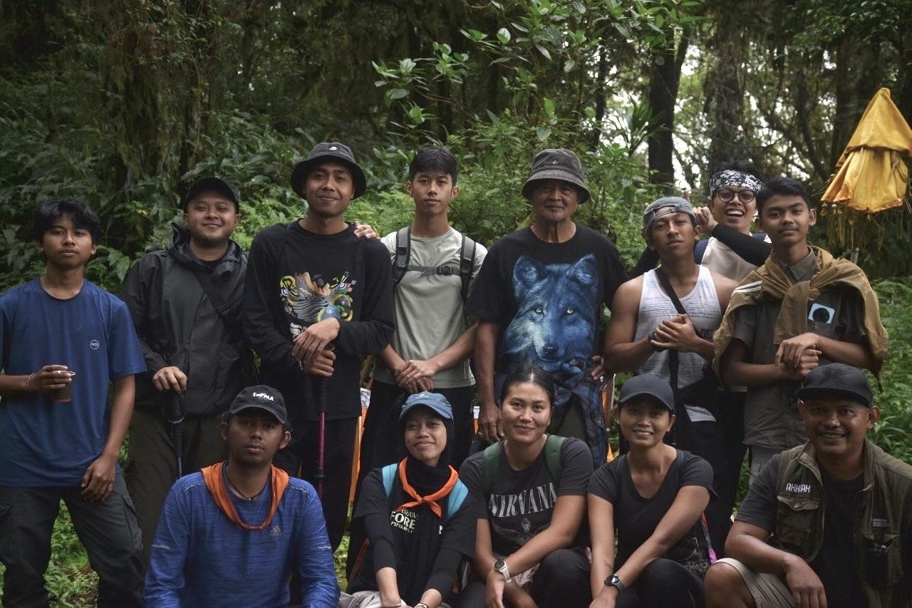malang-post.com - IMPALA UB dan BRASTI Clean-Up Gunung Lesung dan ...