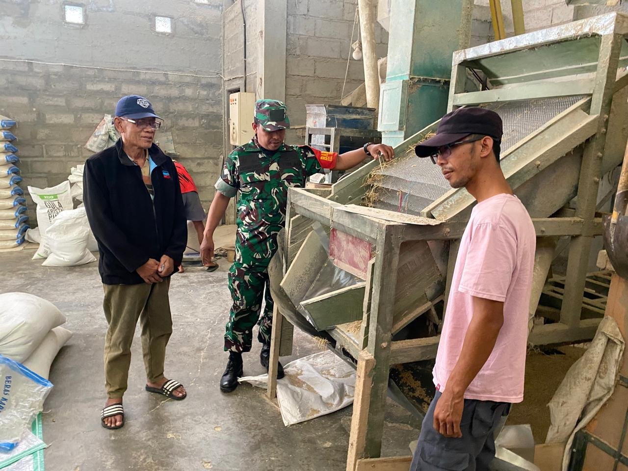 malang-post.com - Babinsa Balearjosari Sigap Kawal Kualitas Gabah ...