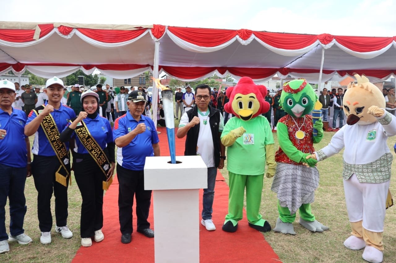 malang-post.com - Obor Porprov IX Jatim 2025 Sampai di Kota Batu, Api ...