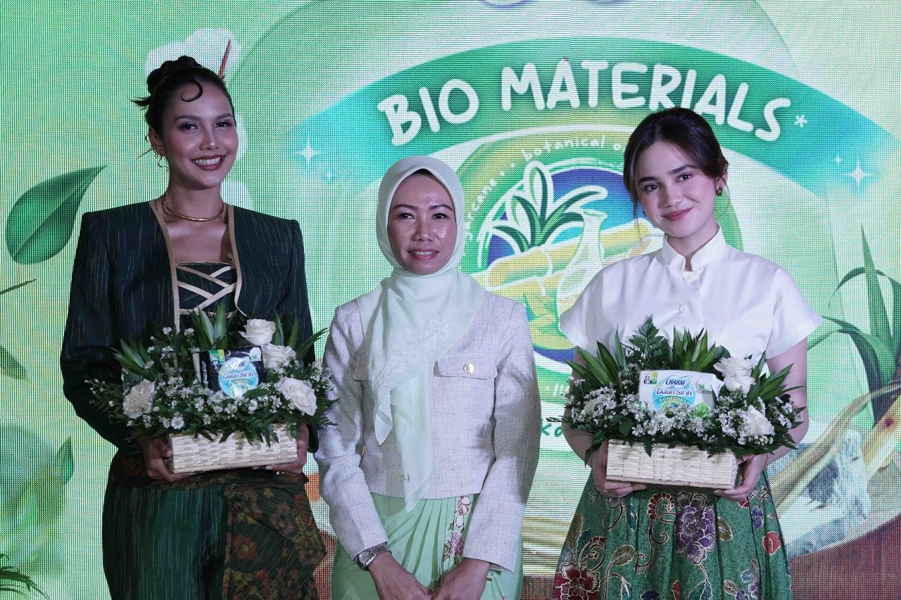 malang-post.com - Pertama dari Unicharm! CHARM Daun Sirih Bio Materials ...