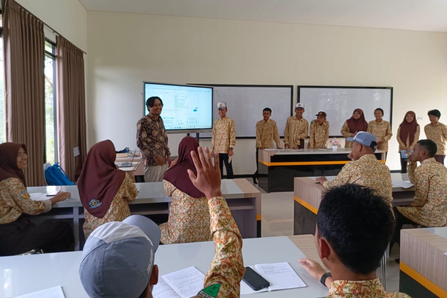 malang-post.com - Menjaga Semangat Saat Ekonomi Tak Pasti: Habiby, Guru ...