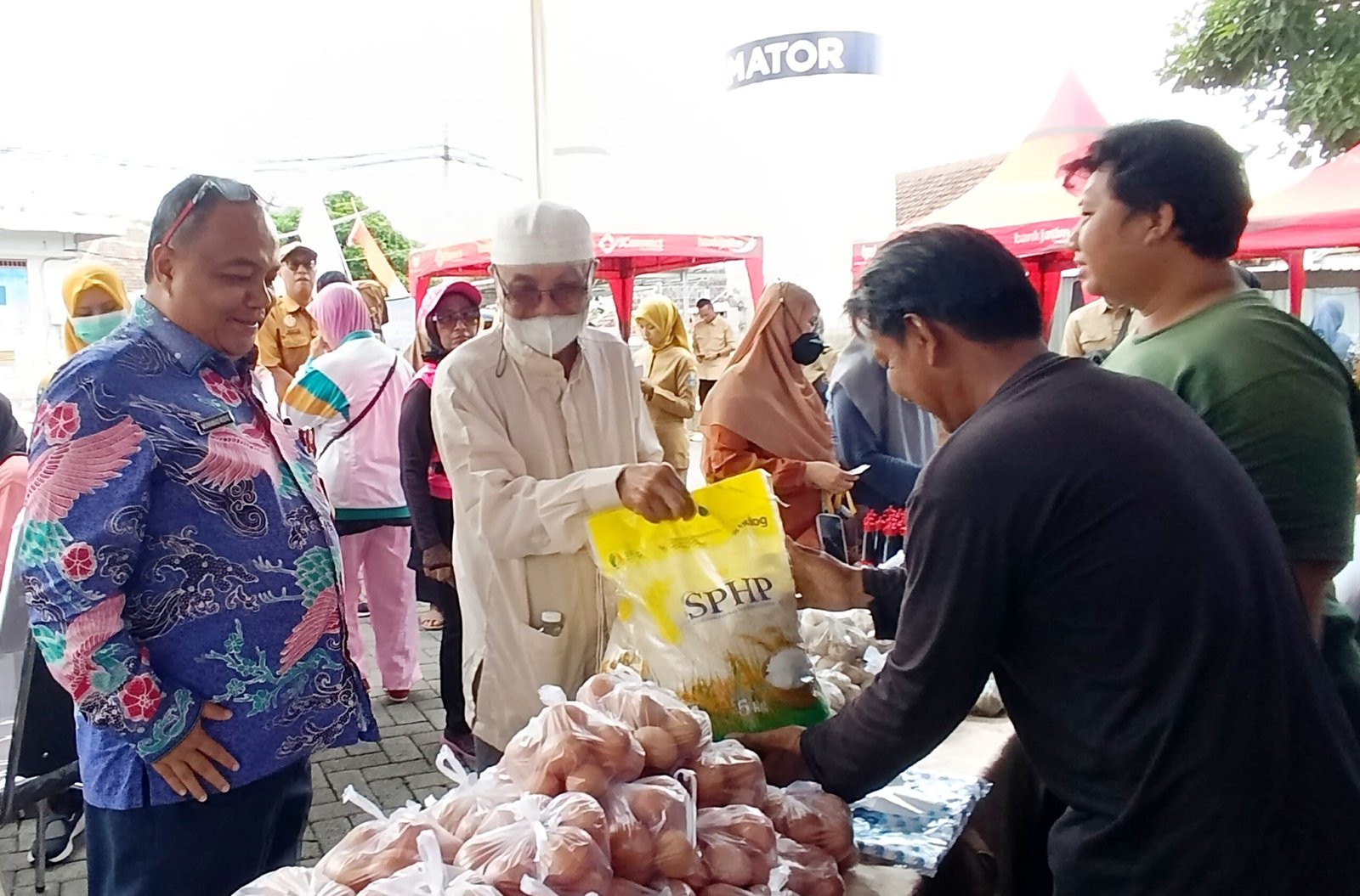 malang-post.com - Tekan Inflasi, Pasar Murah Tiga Hari Diserbu Pembeli